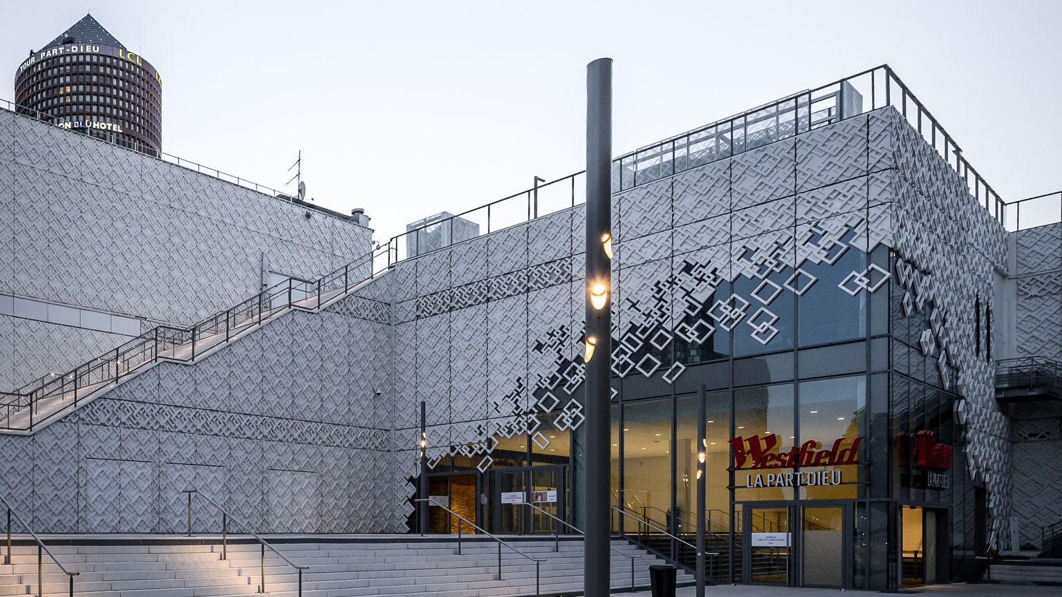 the poles of the Part-Dieu shopping center – Les Éclaireurs
